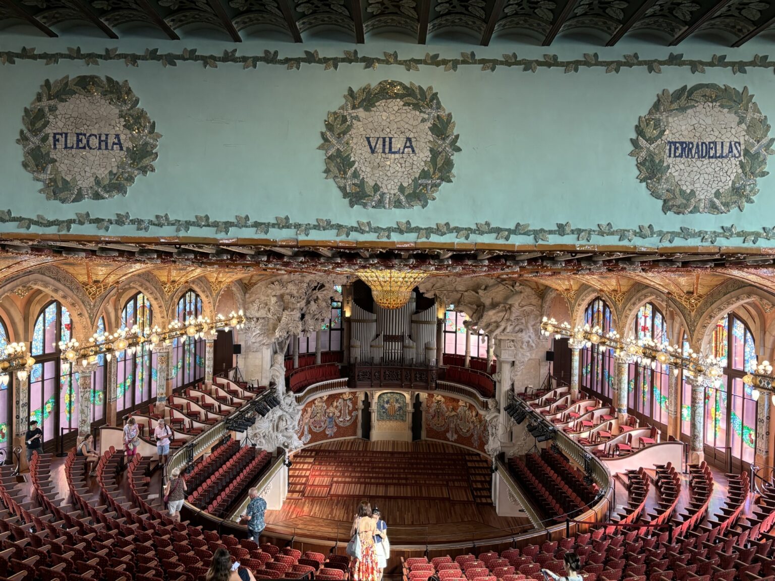 【バルセロナ】カタルーニャ音楽堂のステンドグラスは必見！見どころを紹介 | みいいちブログ